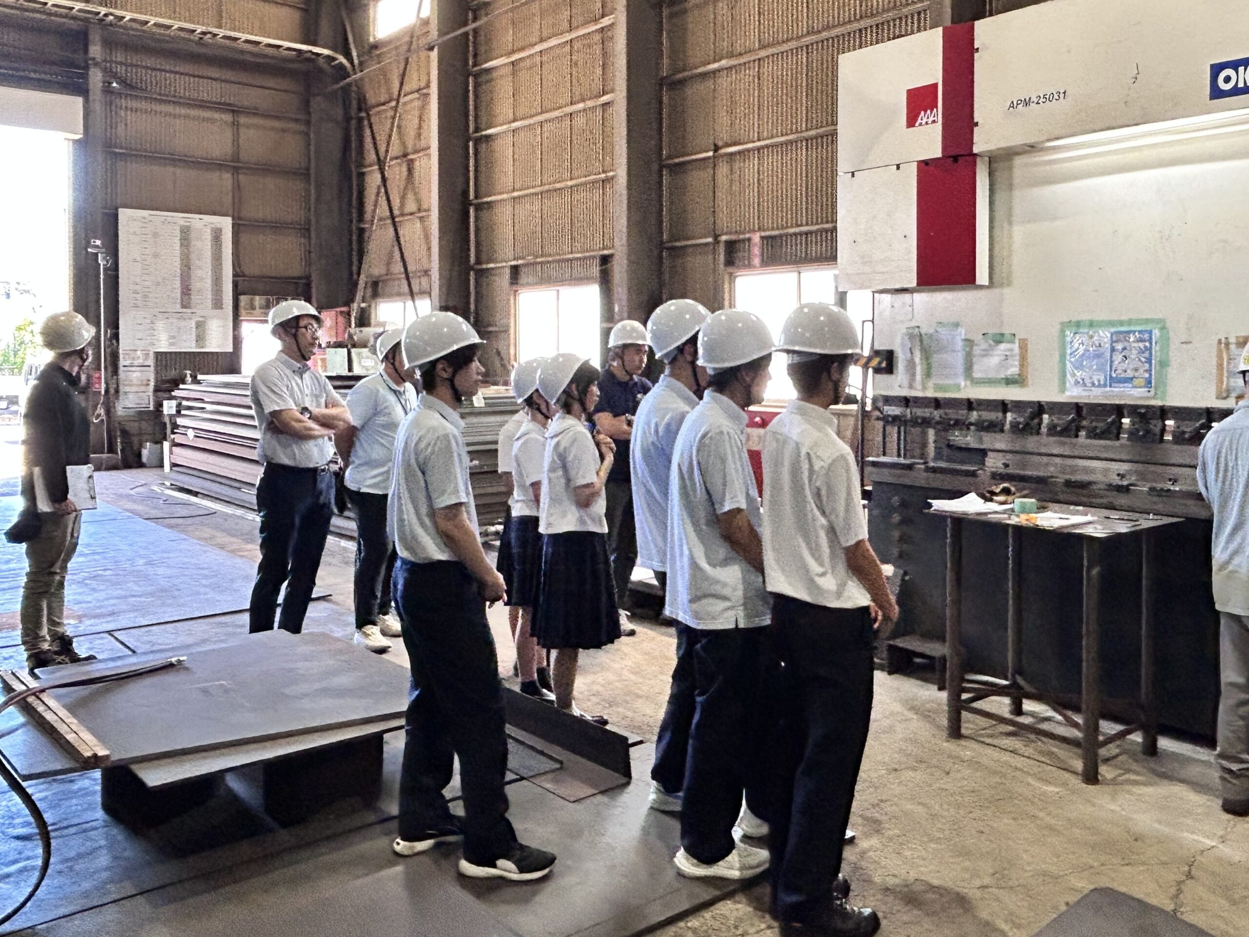 高校生が工場の見学に来ました！ – 株式会社 岡田鋼材